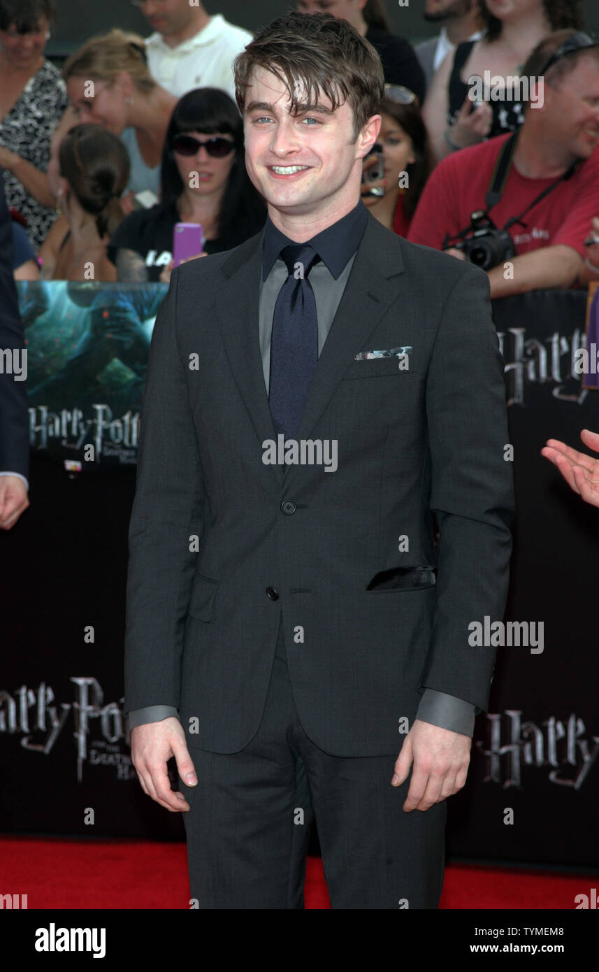 Daniel Radcliffe arrives for the premiere of "Harry Potter and the ...