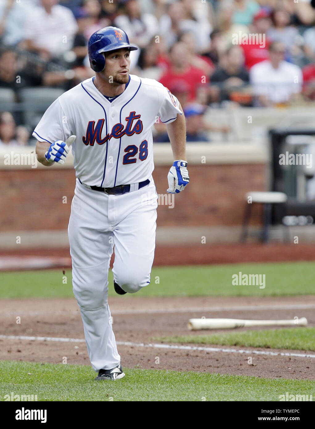 New York Mets Daniel Murphy hits a solo home run in the fifth inning ...