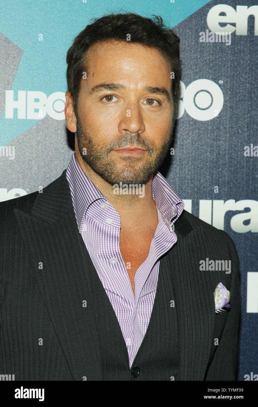 Jeremy Piven arrives for the "Entourage" premiere at The Beacon theater ...