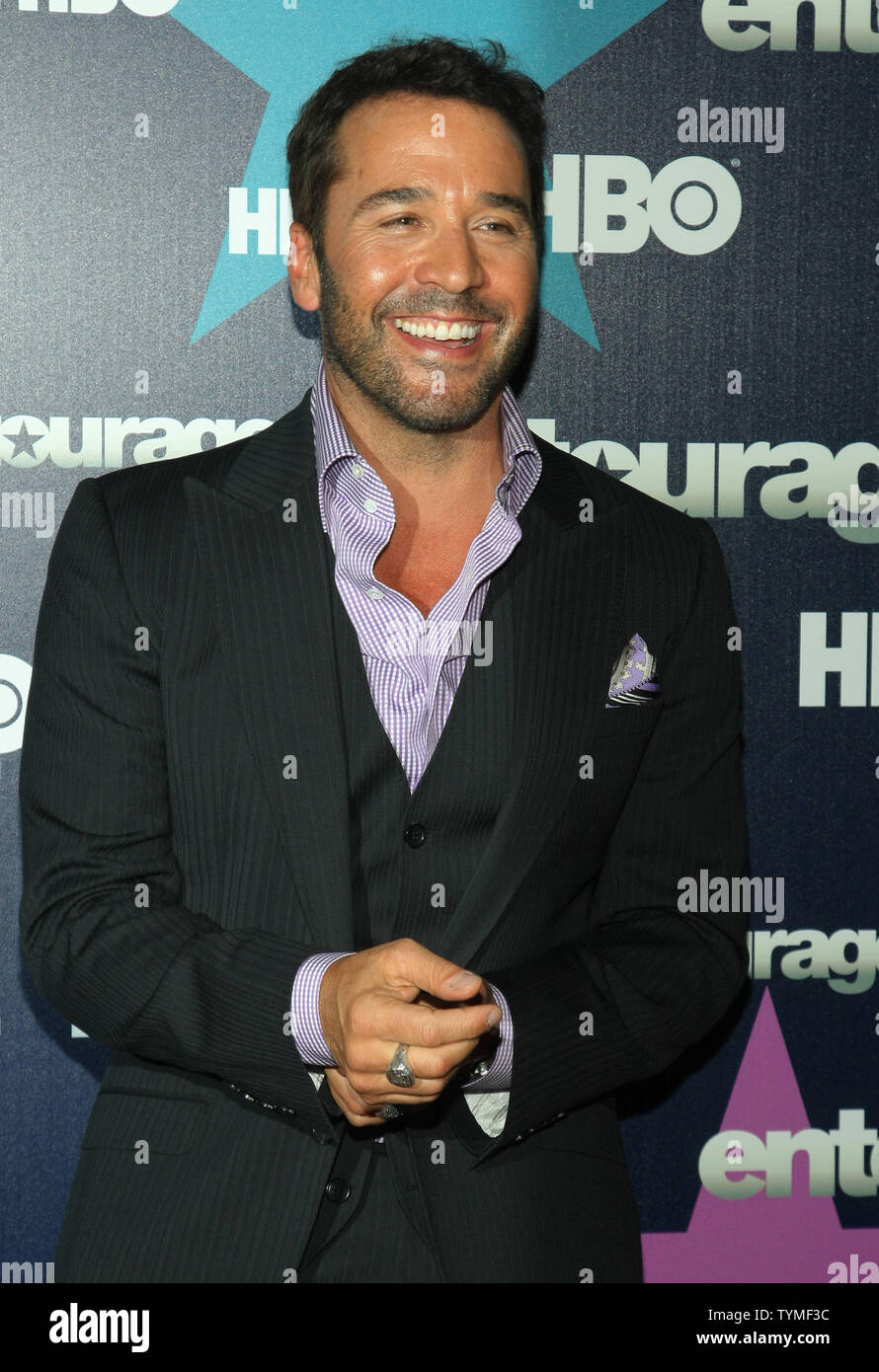 Jeremy Piven arrives for the "Entourage" premiere at The Beacon theater ...