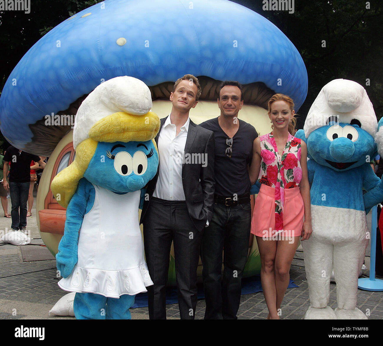 Neil Patrick Harris, Hank Azaria and Jayma Mays attend the Smurfs ...