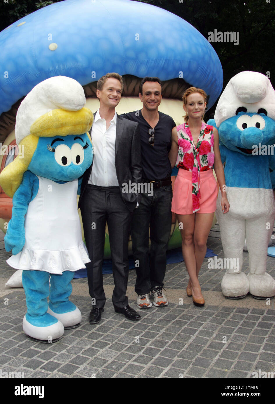 Neil Patrick Harris, Hank Azaria and Jayma Mays attend the Smurfs ...