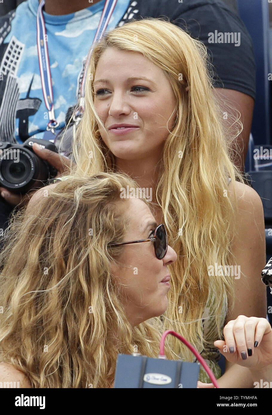 Blake lively serena hi-res stock photography and images - Alamy
