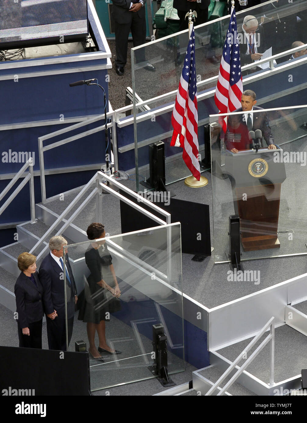 Bush speaks 9 11 hi-res stock photography and images - Alamy