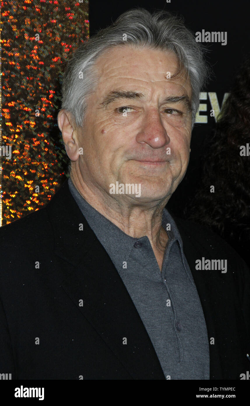 Robert DeNiro arrives for the "New Years's Eve" premiere at the ...