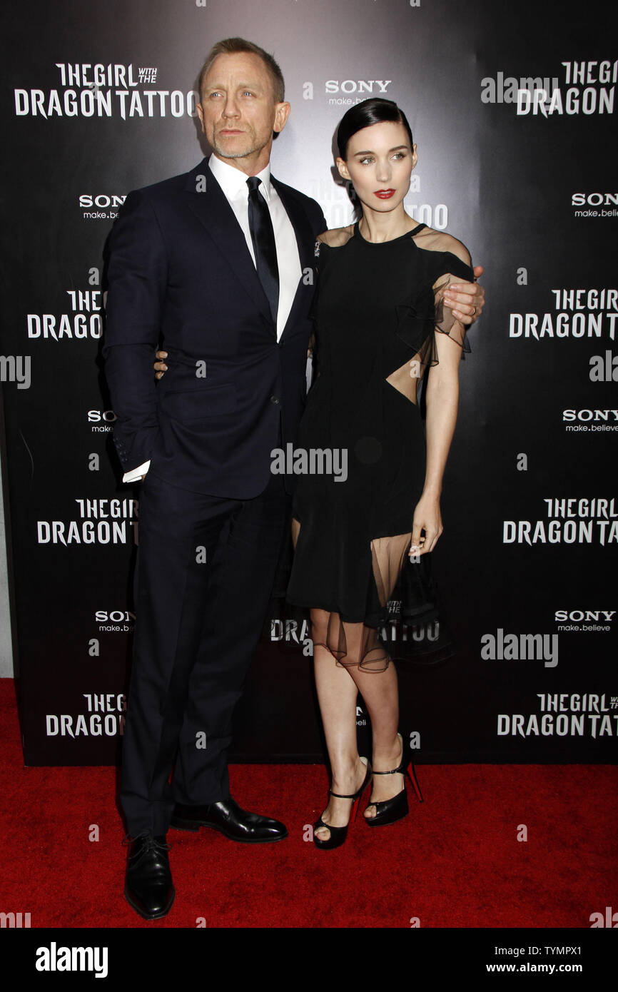 Daniel craig and rooney mara hi-res stock photography and images - Alamy