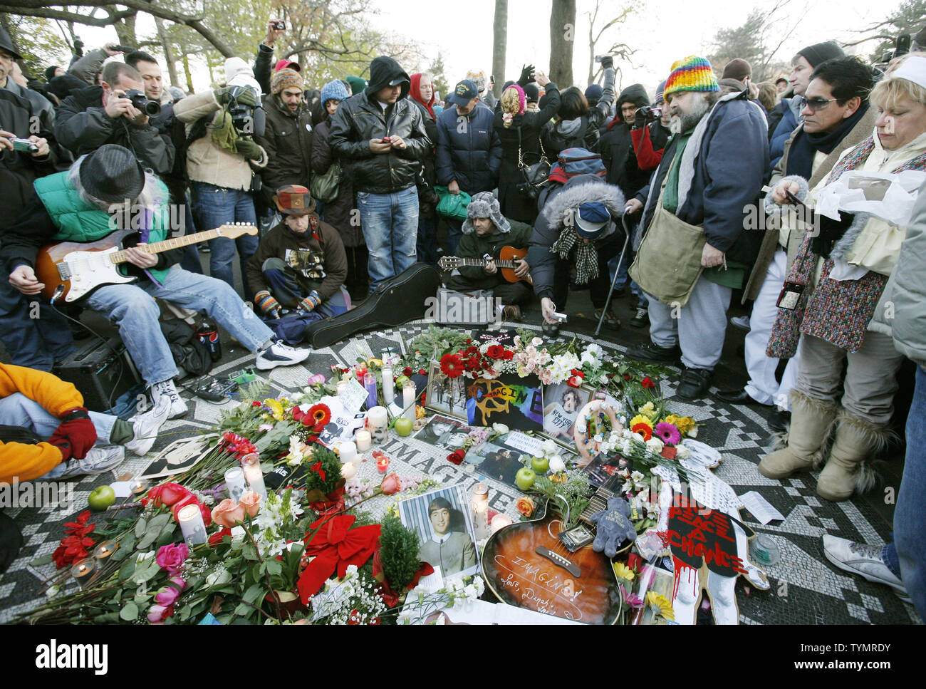 Beatles crowd hi-res stock photography and images - Alamy