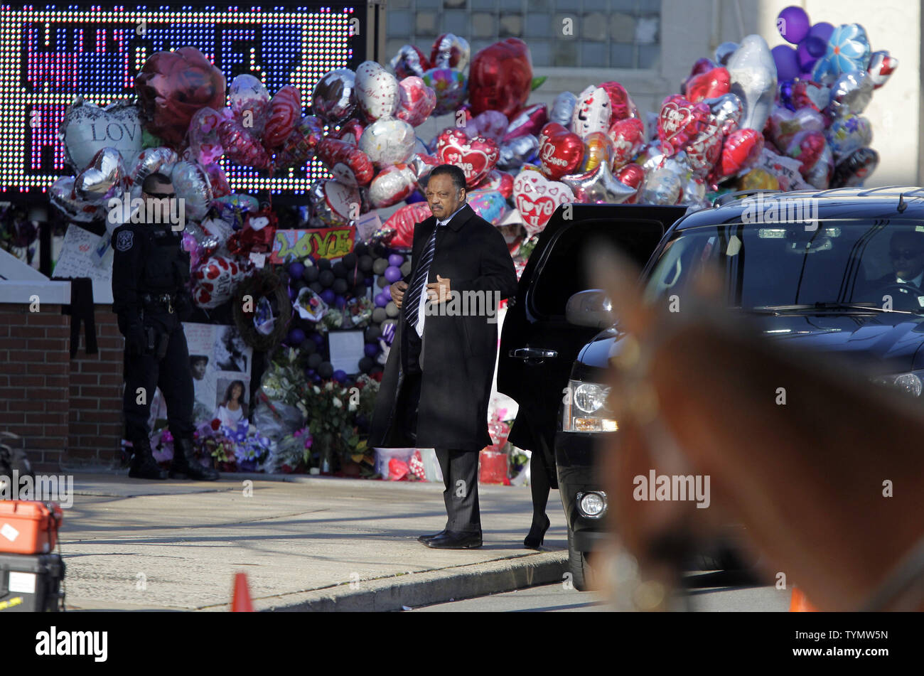 Whitney houston funeral inside hi-res stock photography and images - Alamy