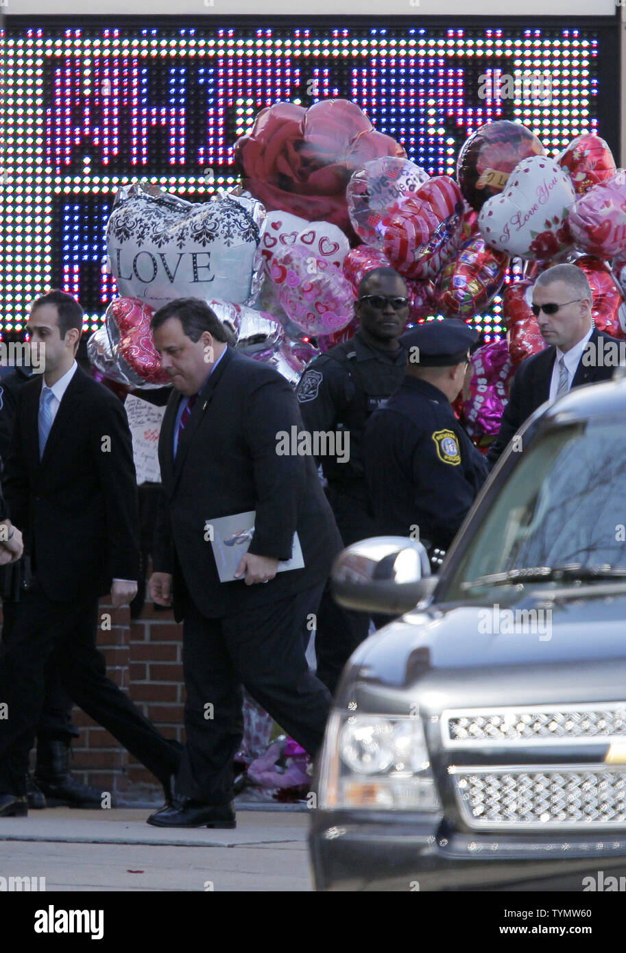 Whitney houston funeral inside hi-res stock photography and images - Alamy