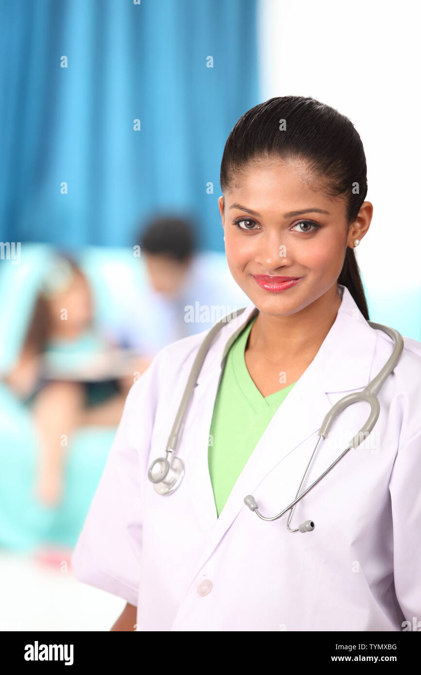 Doctor female hi-res stock photography and images - Alamy