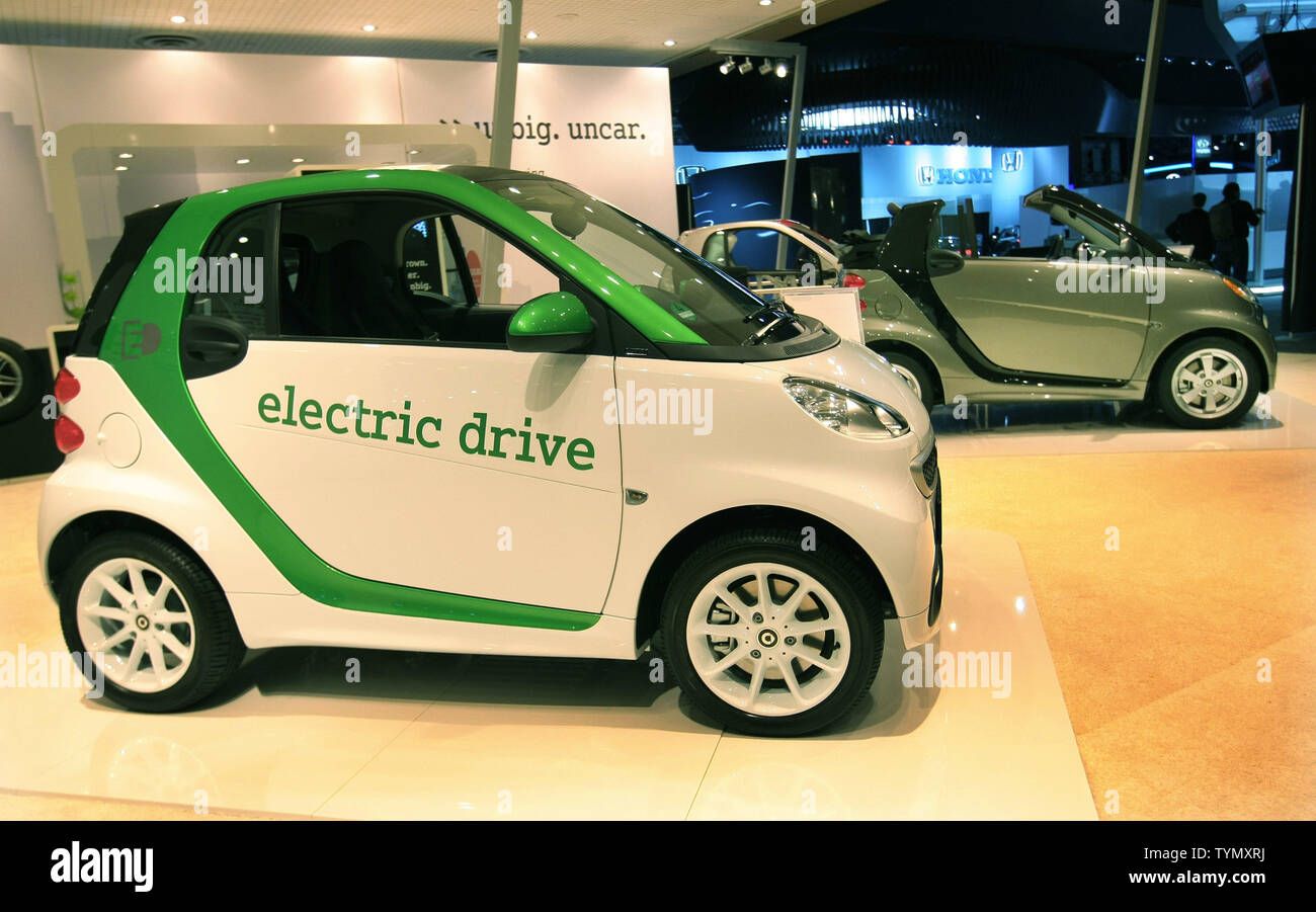 The fully electric Smart Cars are shown at the New York International ...
