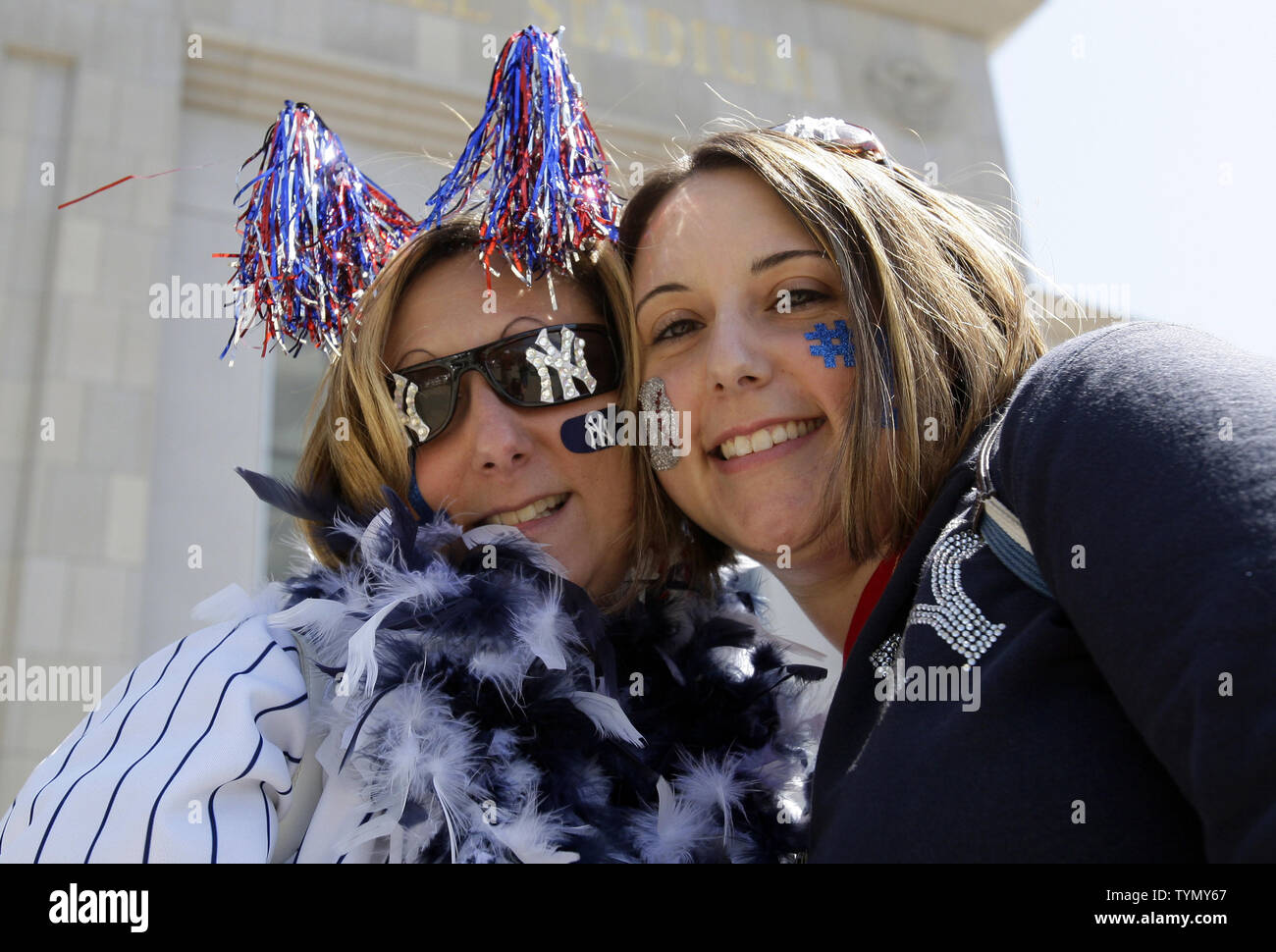 Mlb opening day logo hi-res stock photography and images - Alamy