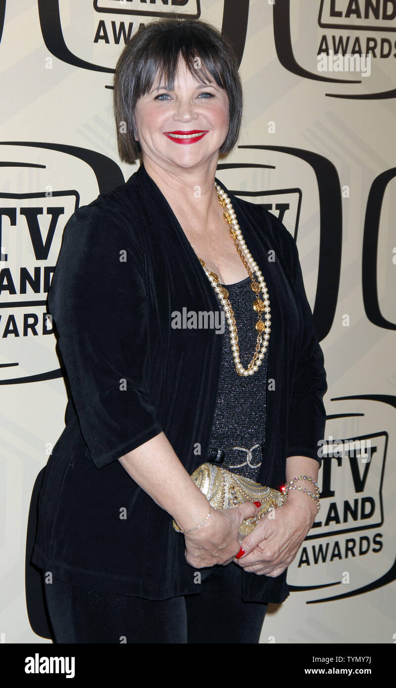 Cindy Williams arrives for the 10th Anniversary of the TV Land Awards ...