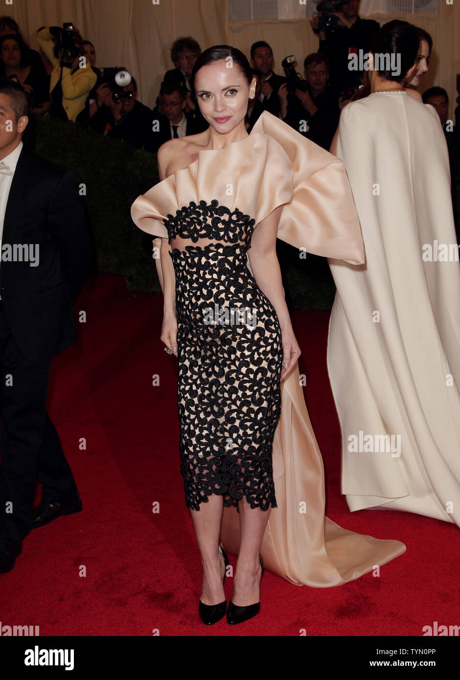 Christina Ricci arrives on the red carpet at the Metropolitan Museum's ...