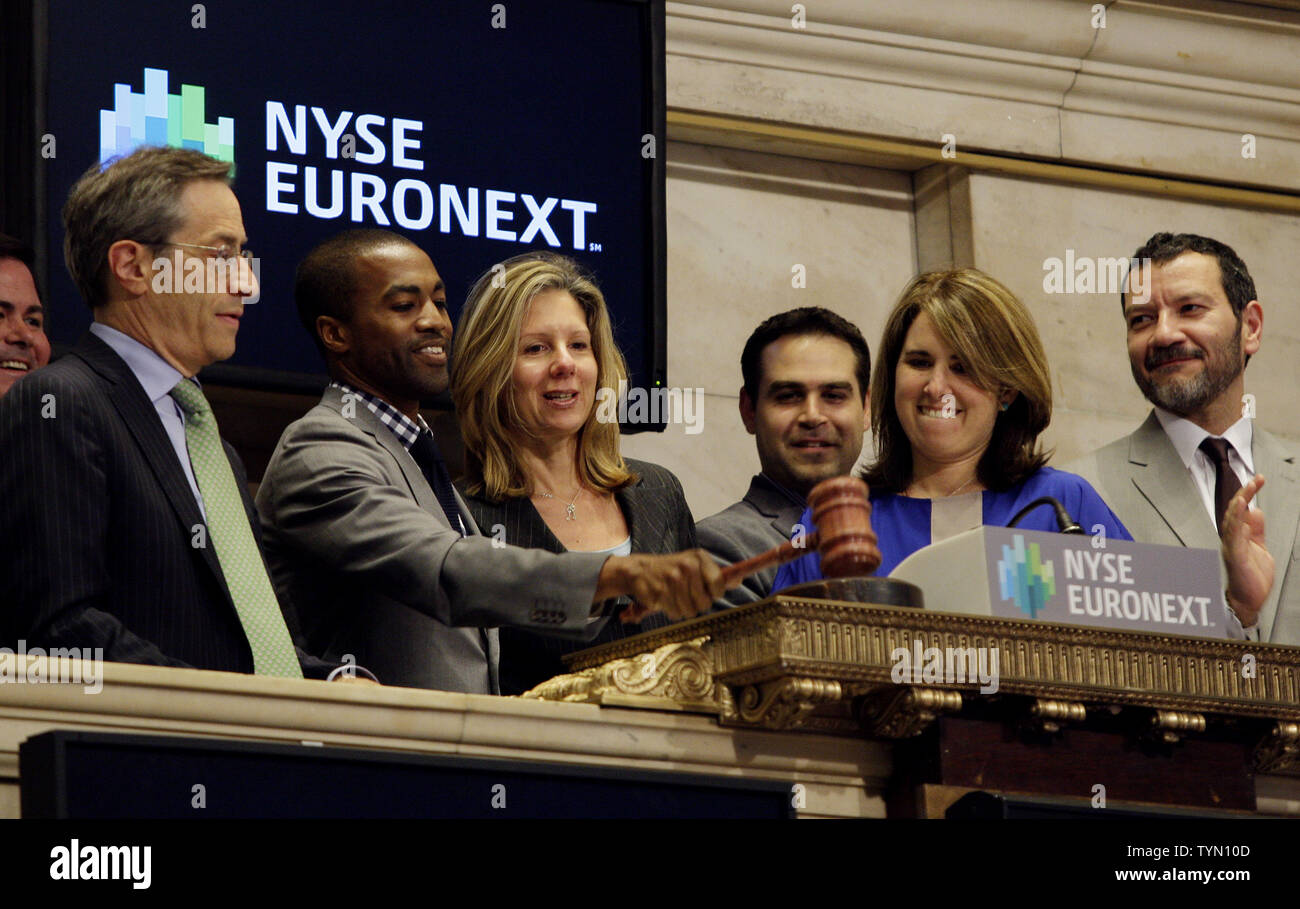 A new NYSE logo is on a flat screen monitor for the closing bell at the ...