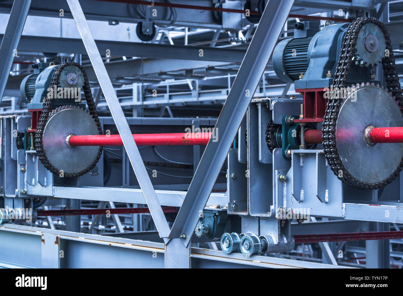 Modern industrial machinery gear with chain close-up Stock Photo - Alamy