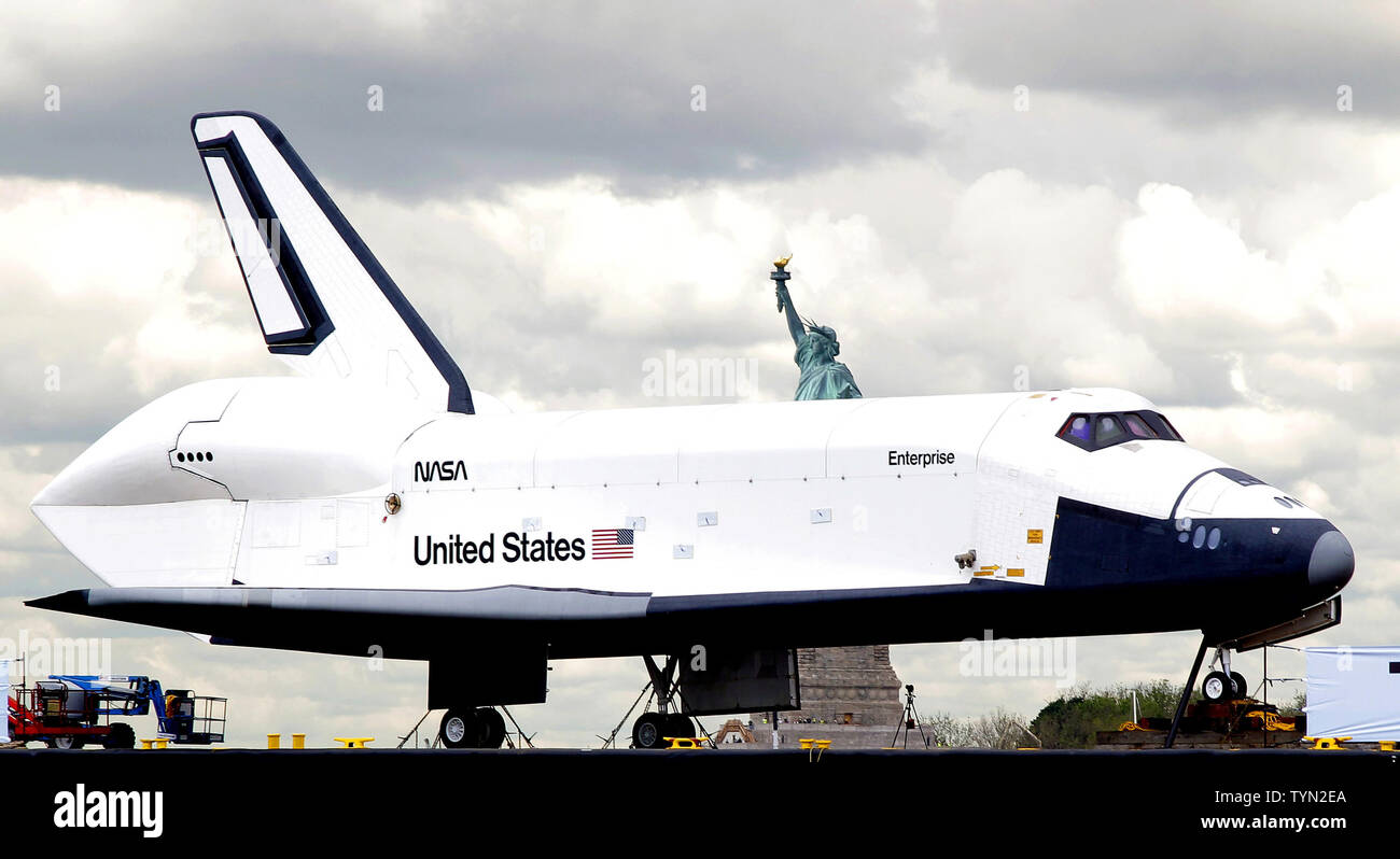 The Space Shuttle Enterprise floats on a barge on the Hudson River ...