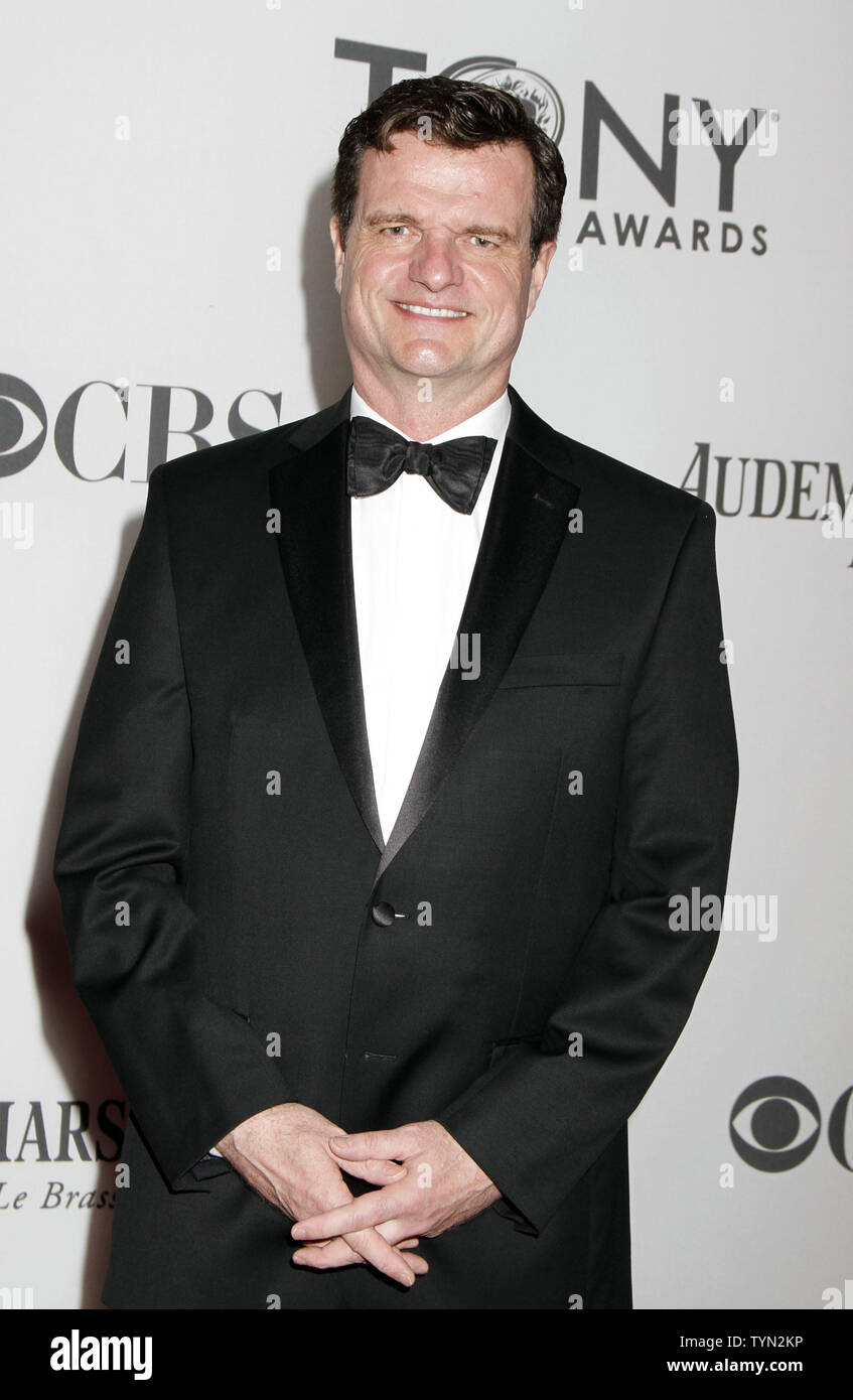 Michael Cumpsty arrives for the 2012 Tony Awards at the Beacon Theater ...