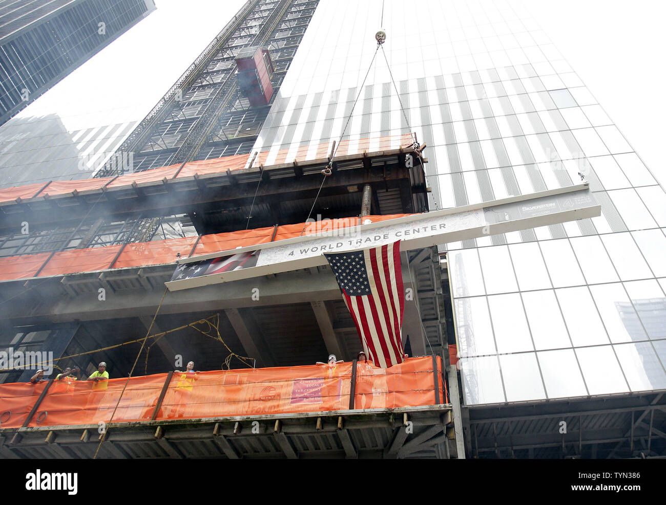 New york skyscraper beam construction hi-res stock photography and ...