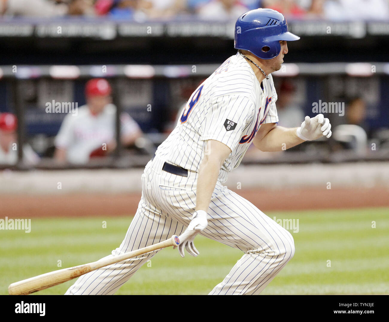 New York Mets starting pitcher Jonathon Niese drives in 2 runs with a ...