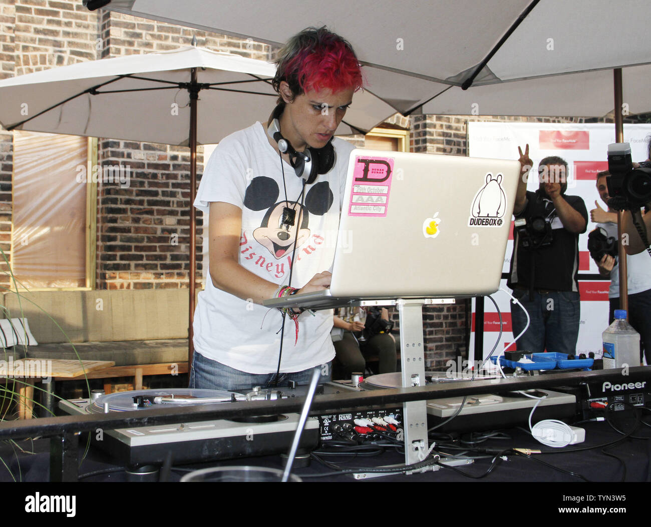 DJ Samantha Ronson spins records at the Maria Menounos launch of "Find ...