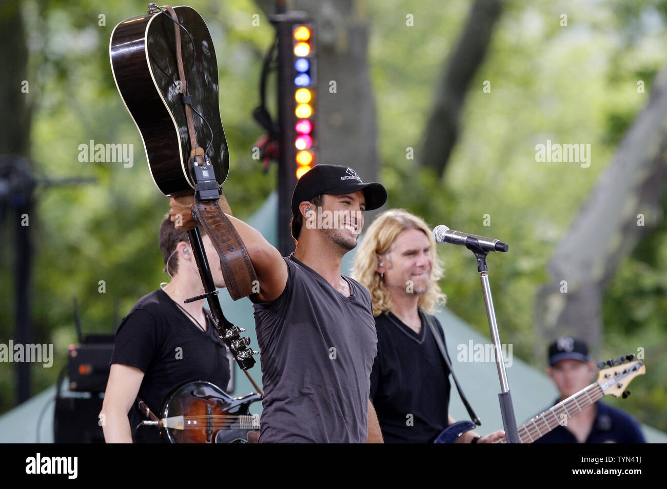 Luke Bryan performs on the Good Morning America Show at the Rumsey ...