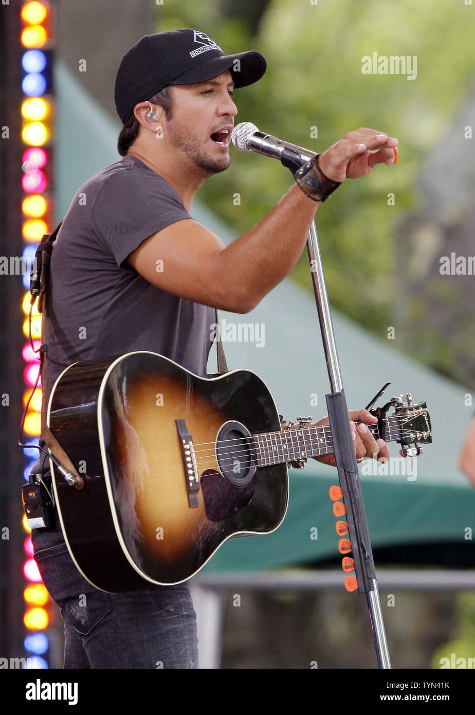 Luke Bryan performs on the Good Morning America Show at the Rumsey ...