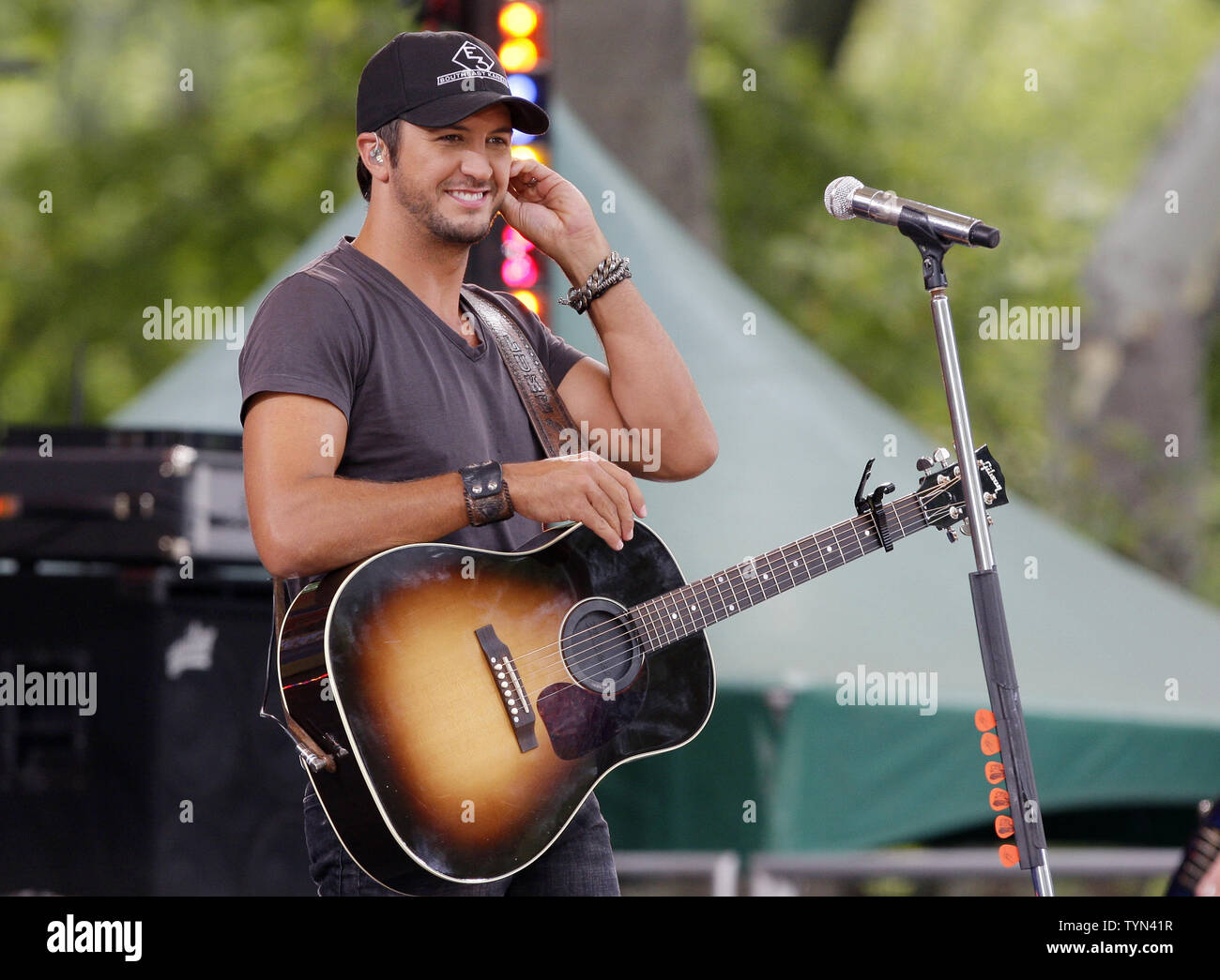 Luke Bryan performs on the Good Morning America Show at the Rumsey ...
