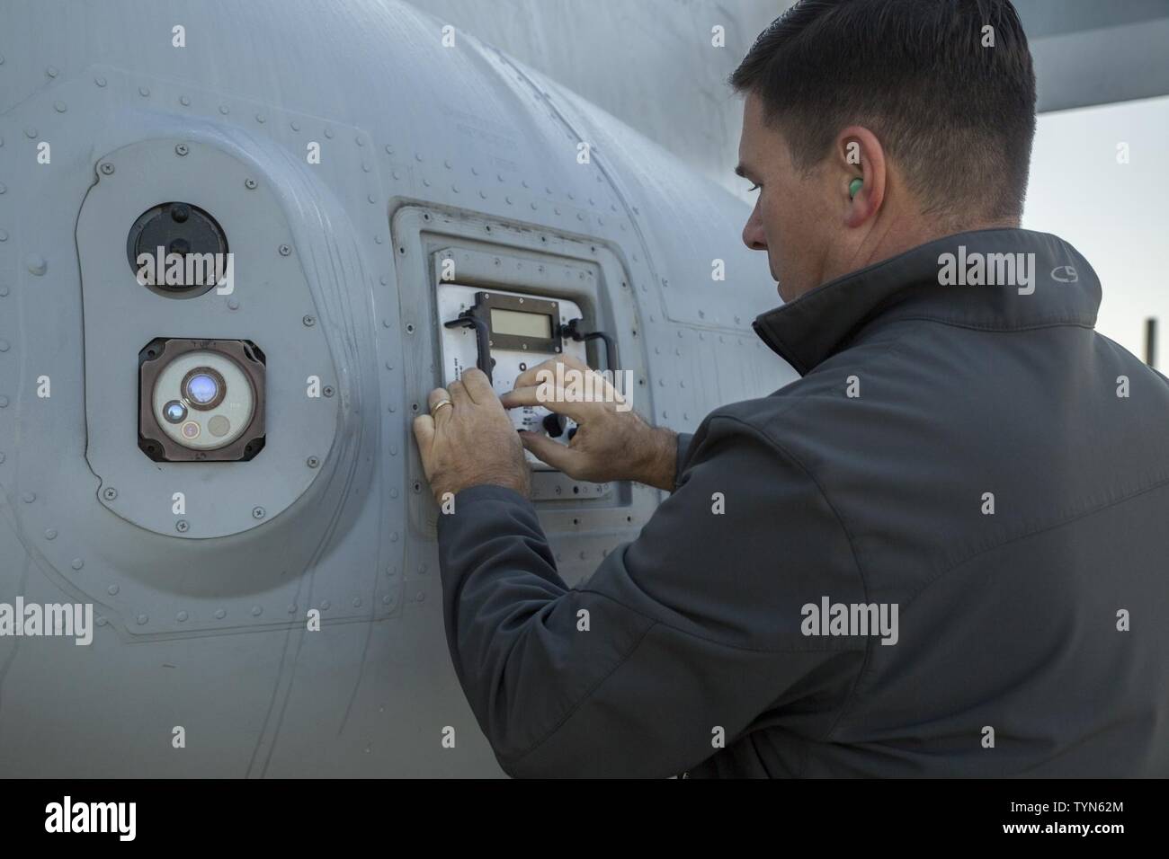 Naval tactical data system hi-res stock photography and images - Alamy