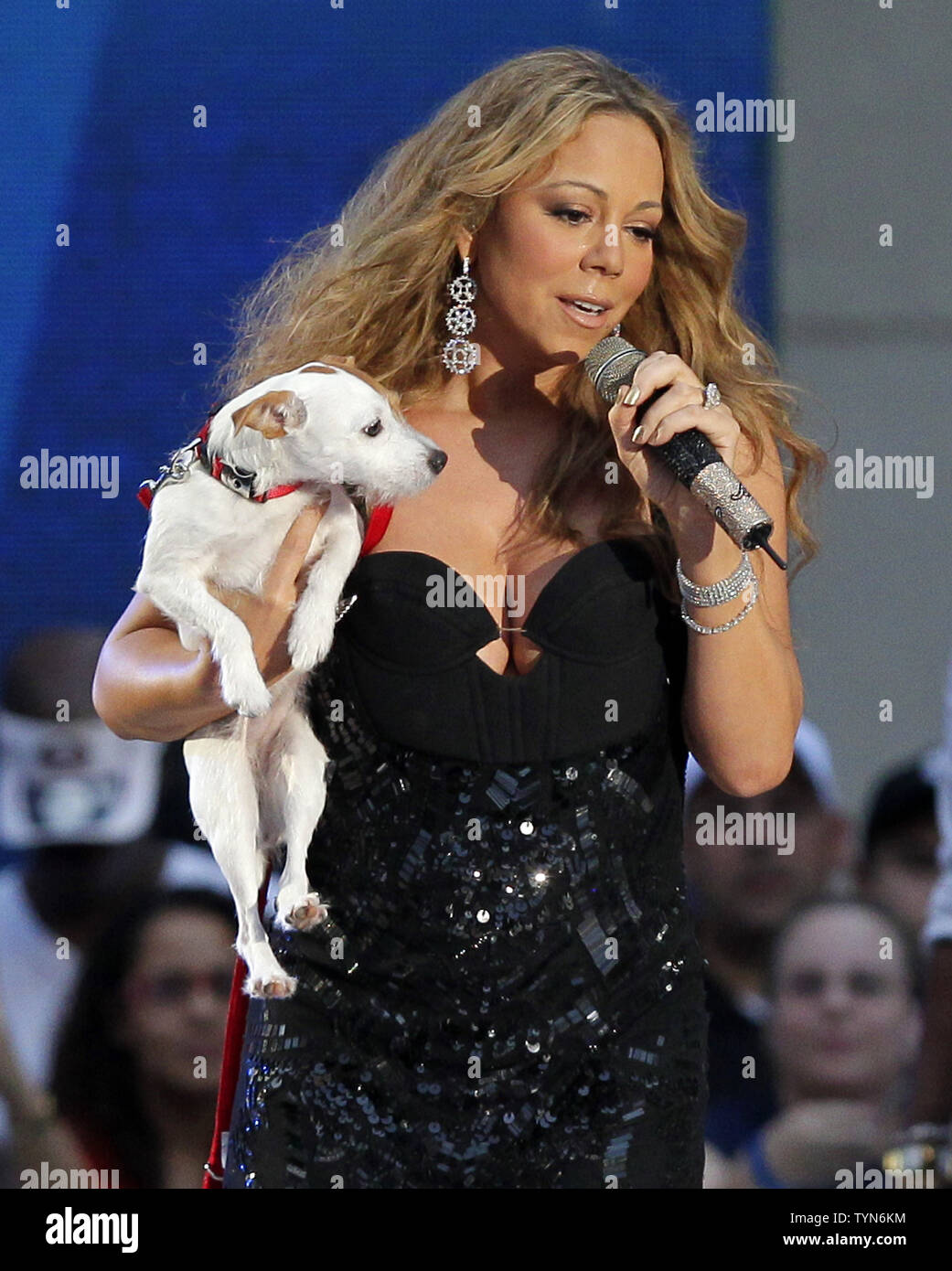Mariah Carey performs at the 2012 NFL Kickoff Concert at Rockefeller ...