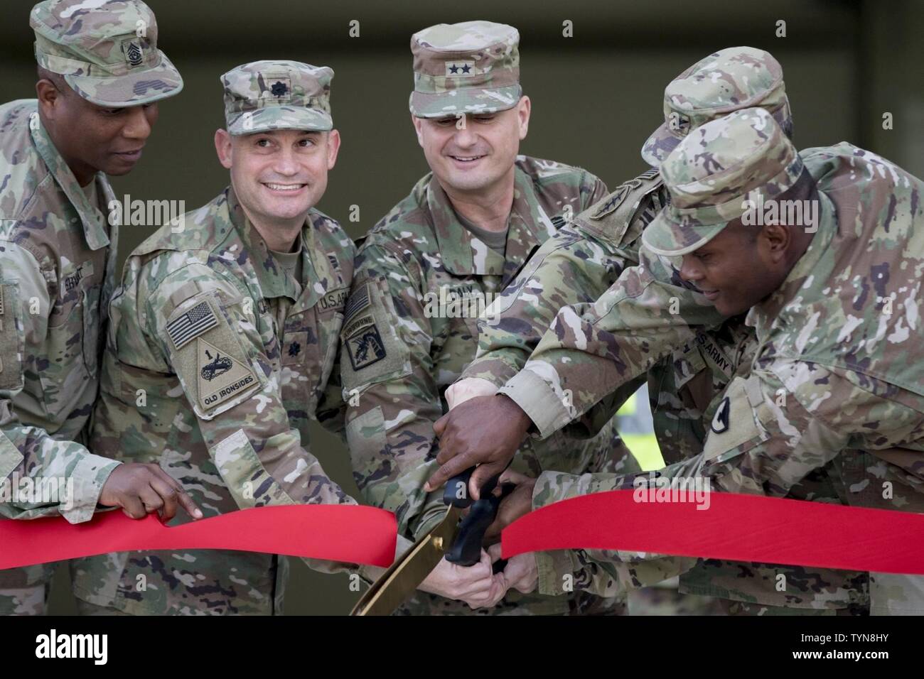 Senior leaders from the U.S. Army Sustainment Command and the 401st ...