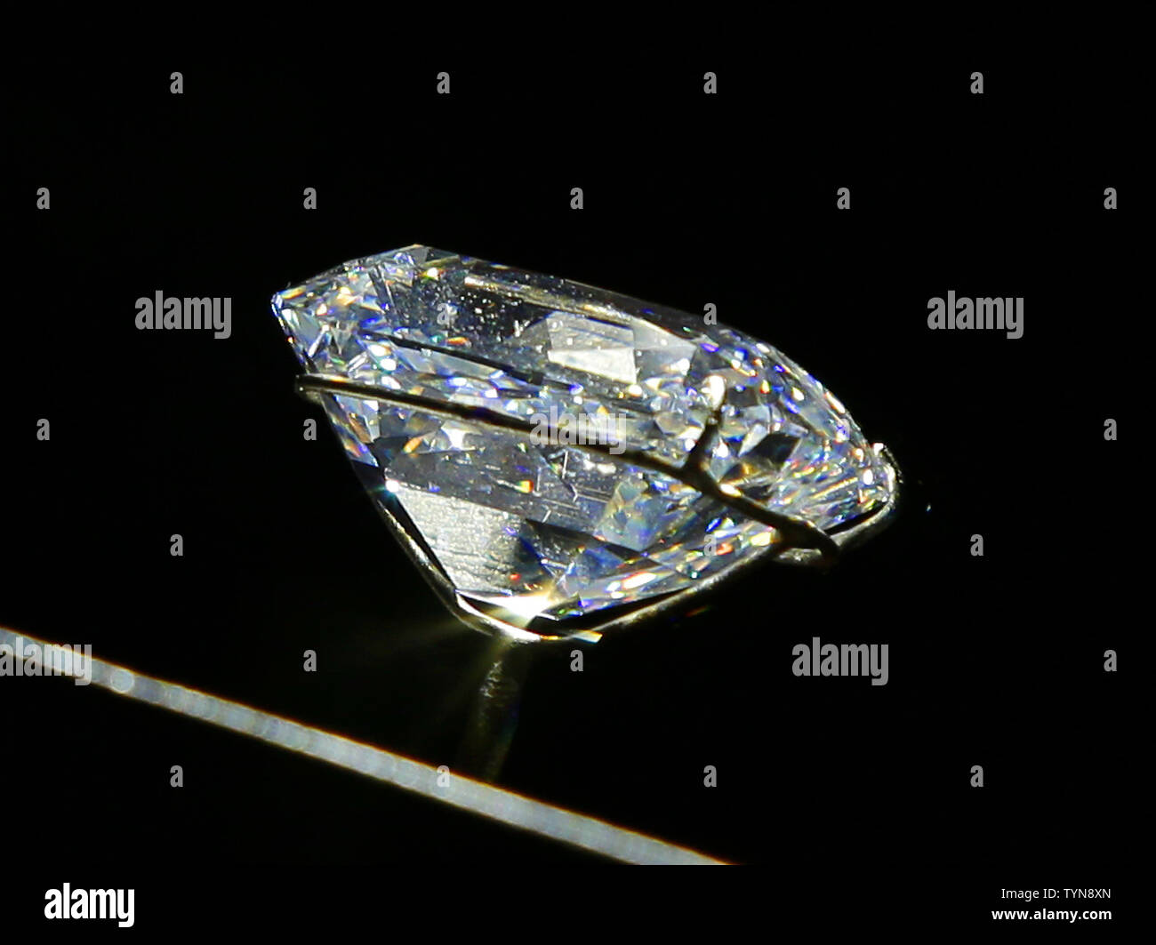 15 carat diamond hi-res stock photography and images - Alamy
