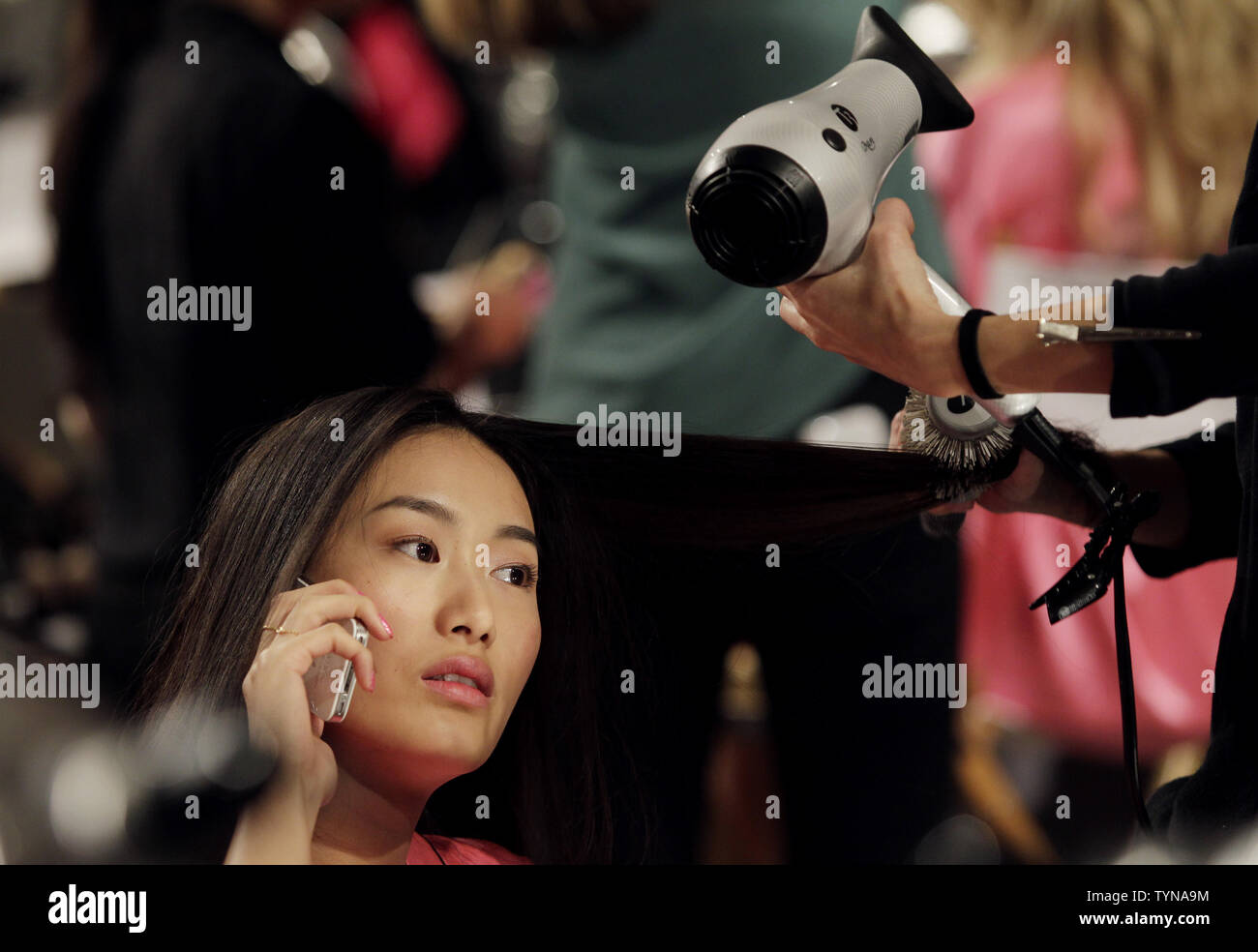 Back stage fashion show hi-res stock photography and images - Alamy