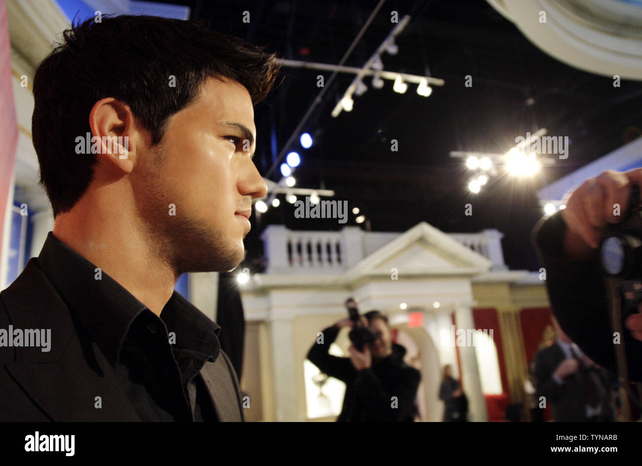 Photographers take pictures of a wax figure of Taylor Lautner when it ... Photographers take pictures of a wax figure of Taylor Lautner when it ...