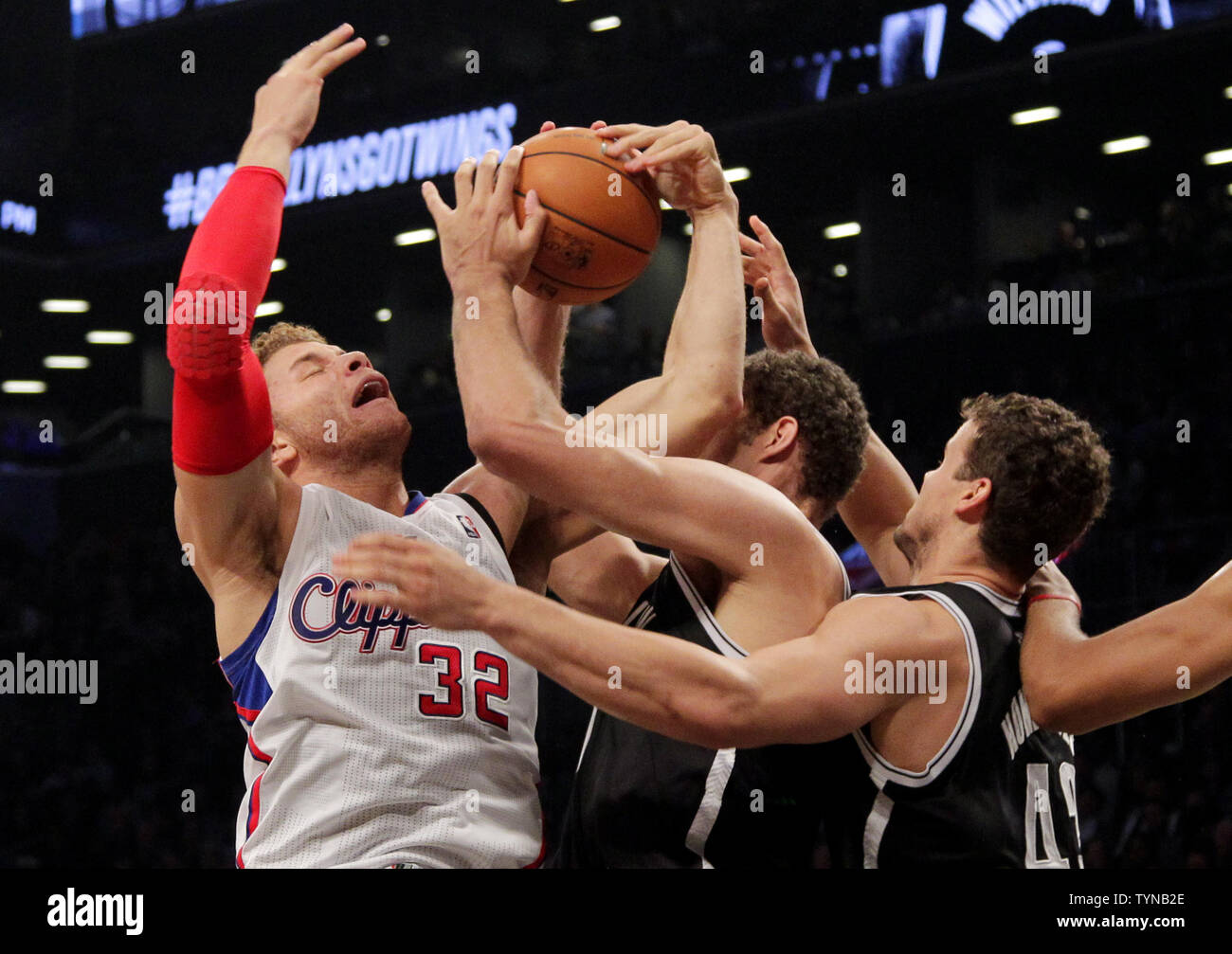 Kris Humphries Et Blake Griffin Deadspin | Blake Griffin Did That