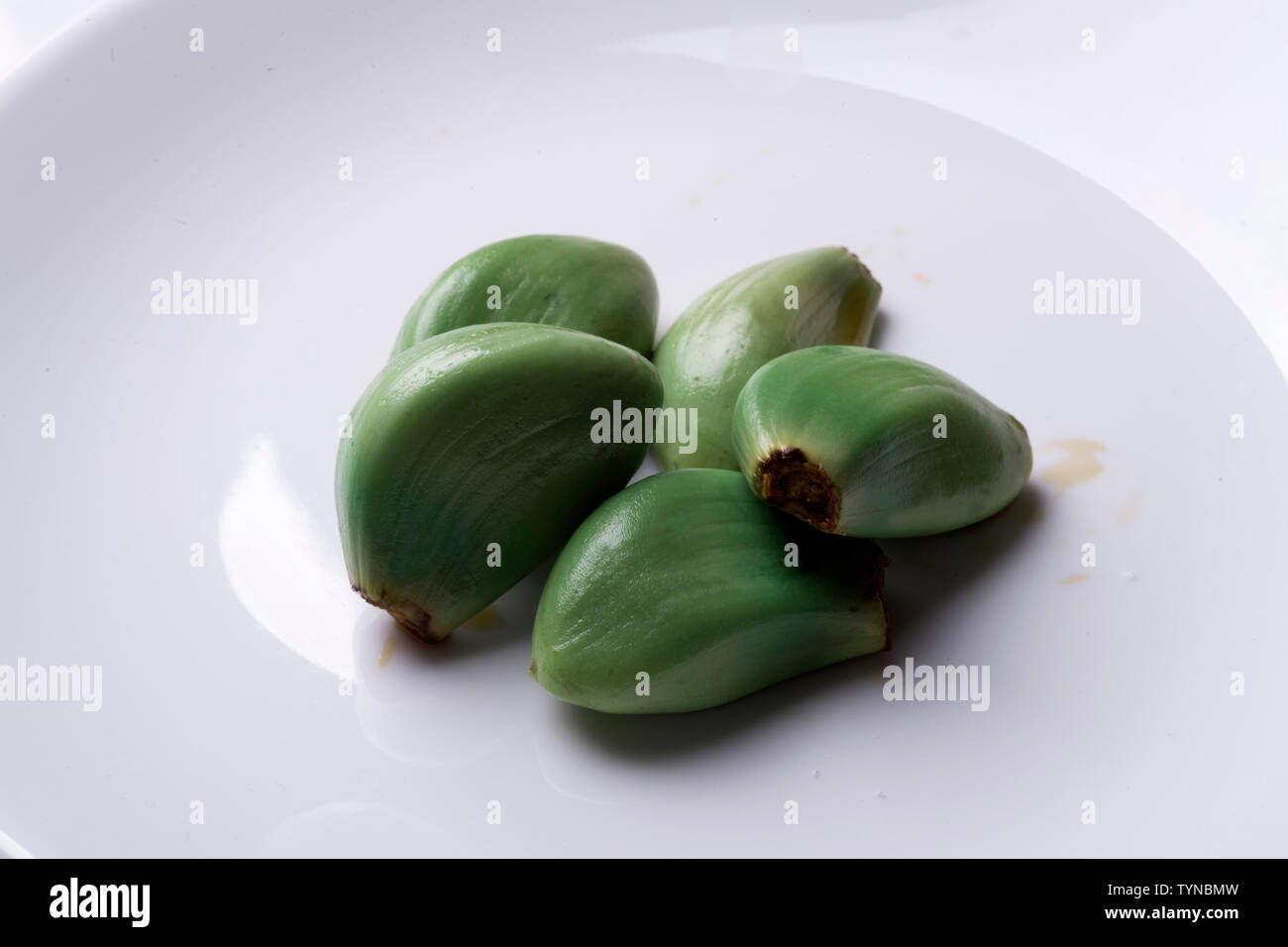 Garlic valves hi-res stock photography and images - Alamy