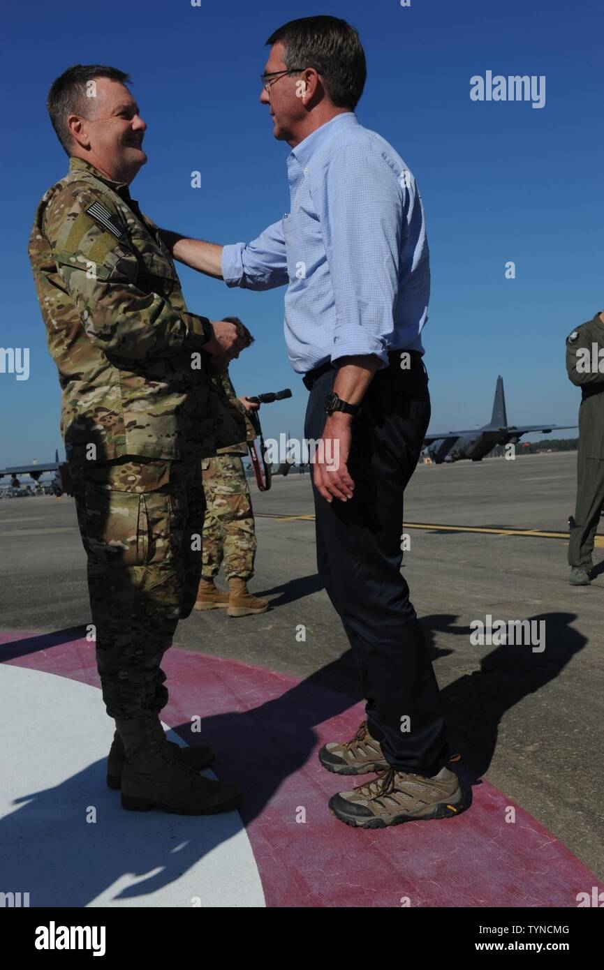 Secretary of Defense Ash Carter bids farewell to Lt. Gen. Brad Webb ...