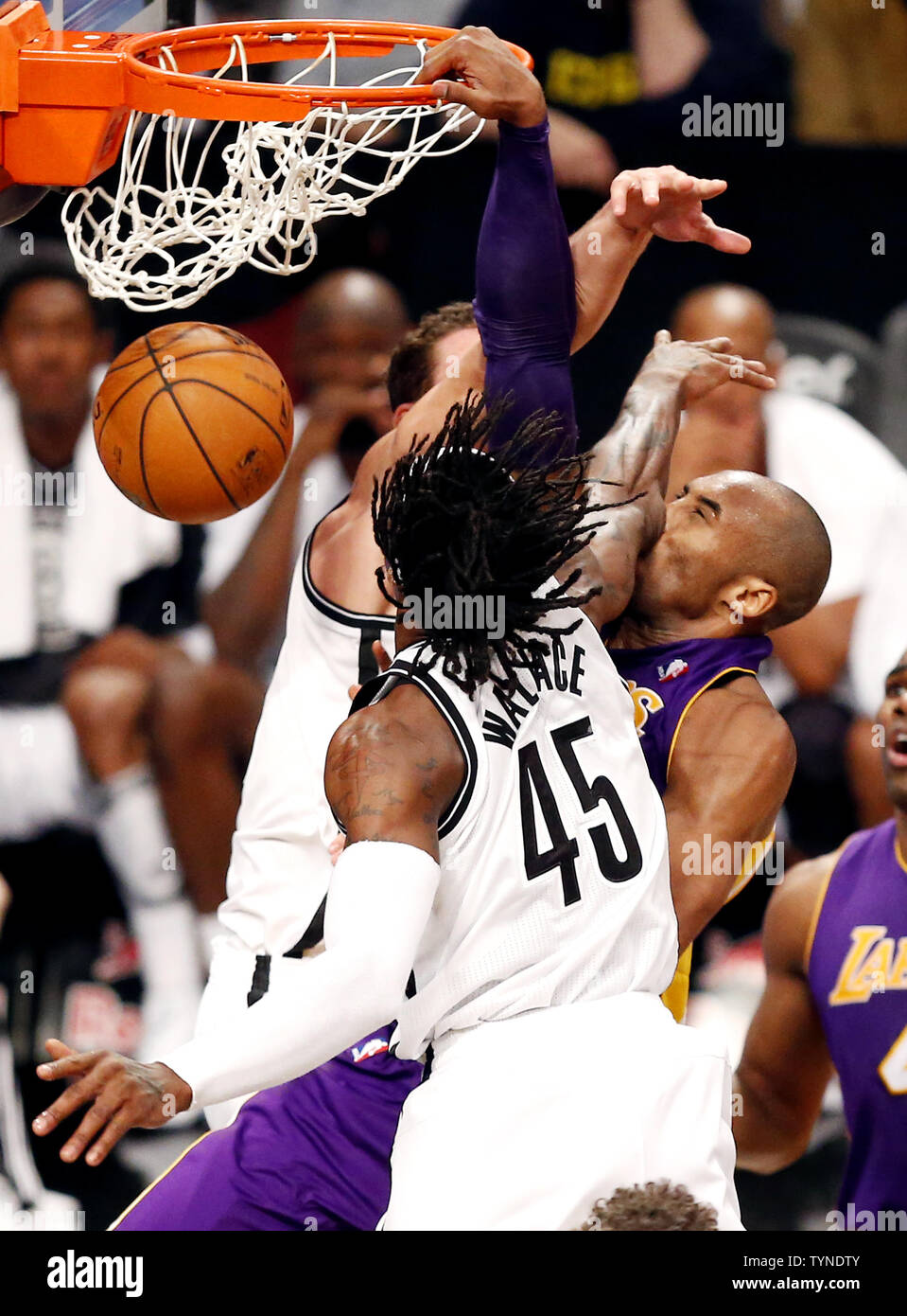 Kobe Dunks Over Nets Players