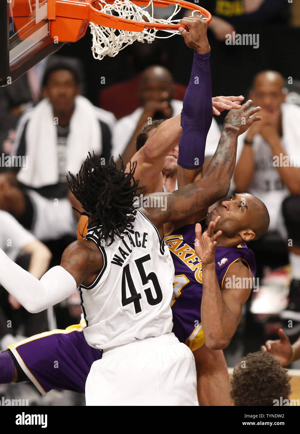 Kobe Bryant Dunks 2013 Kobe Bryant Dunks On Birthday Boy Kris