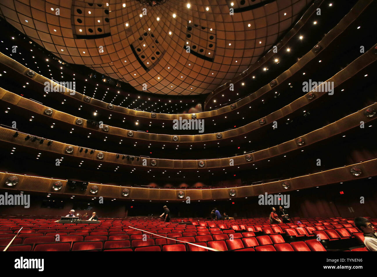 Empty lincoln center hi-res stock photography and images - Alamy