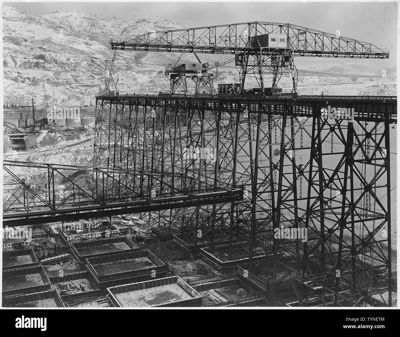 Upstream concrete placing trestle with Hammerhead crane, whirley and ...