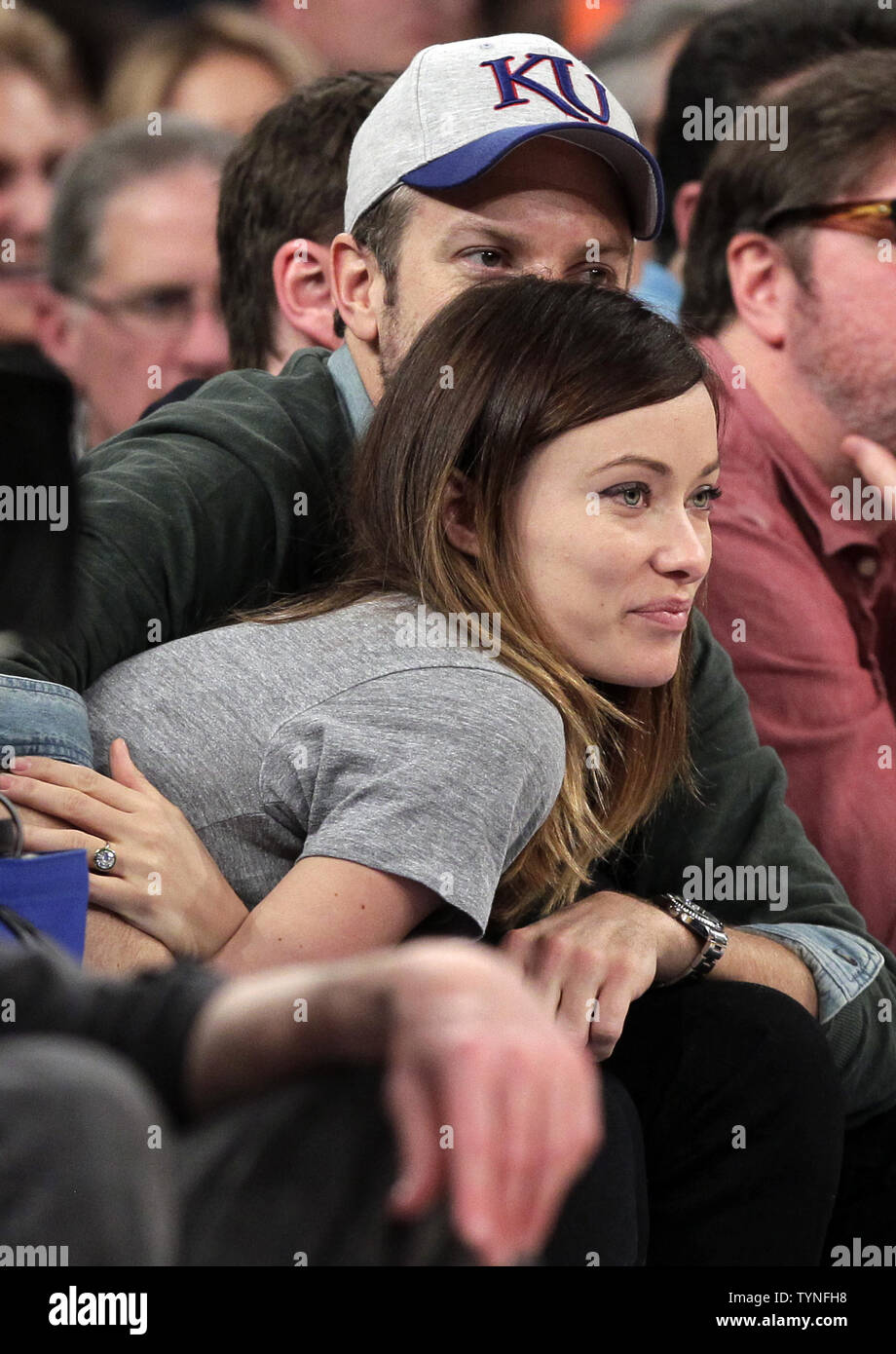 Jason sudeikis olivia wilde basketball hi-res stock photography and ...