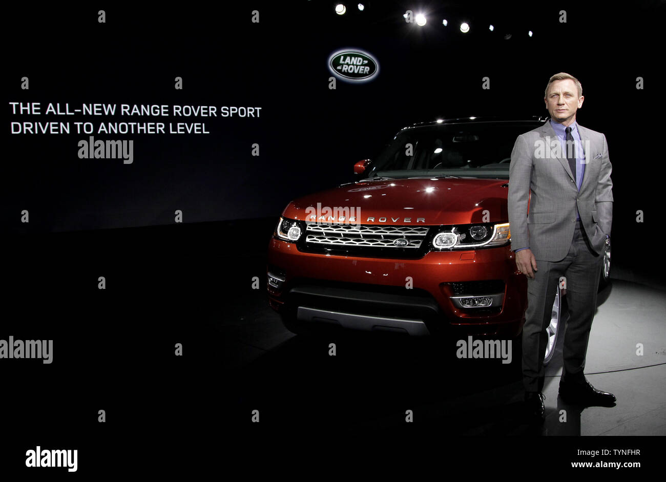 Daniel Craig unveils the new Range Rover Sport in advance of the cars ...