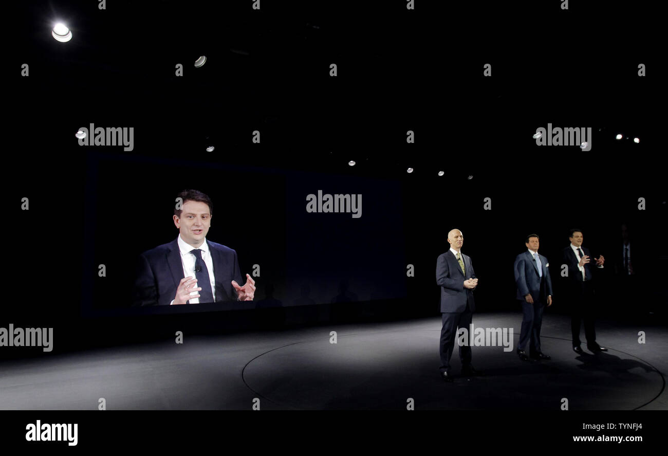 John Edwards, Nick Rogers and Gerry McGovern speak before the unveiling ...