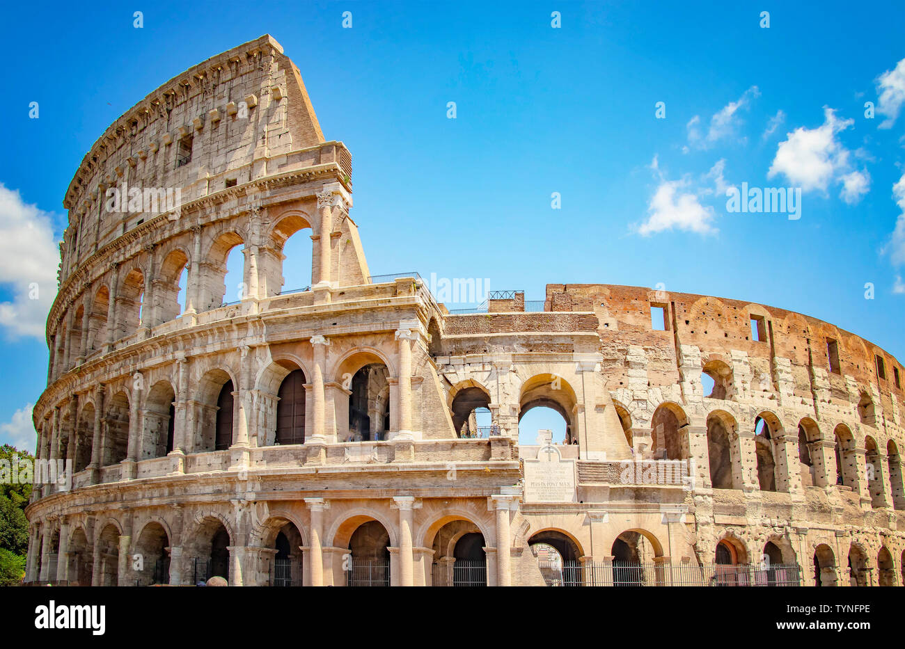 Beautiful roman colosseum in summer day hi-res stock photography and ...