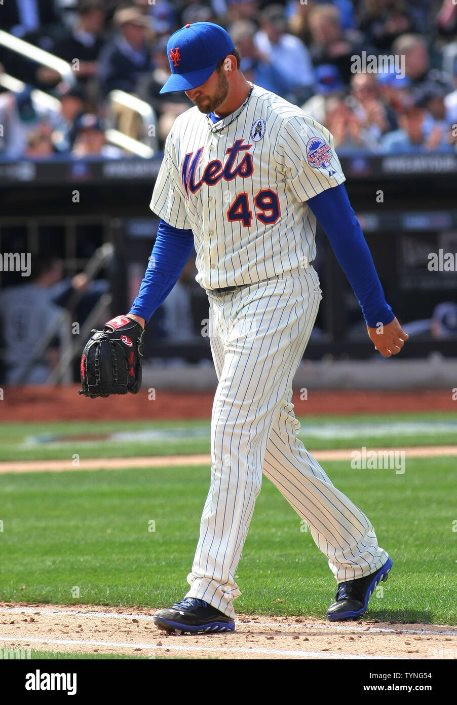 New York Met's starting pitcher Jon Niese comes out of the game in the ...