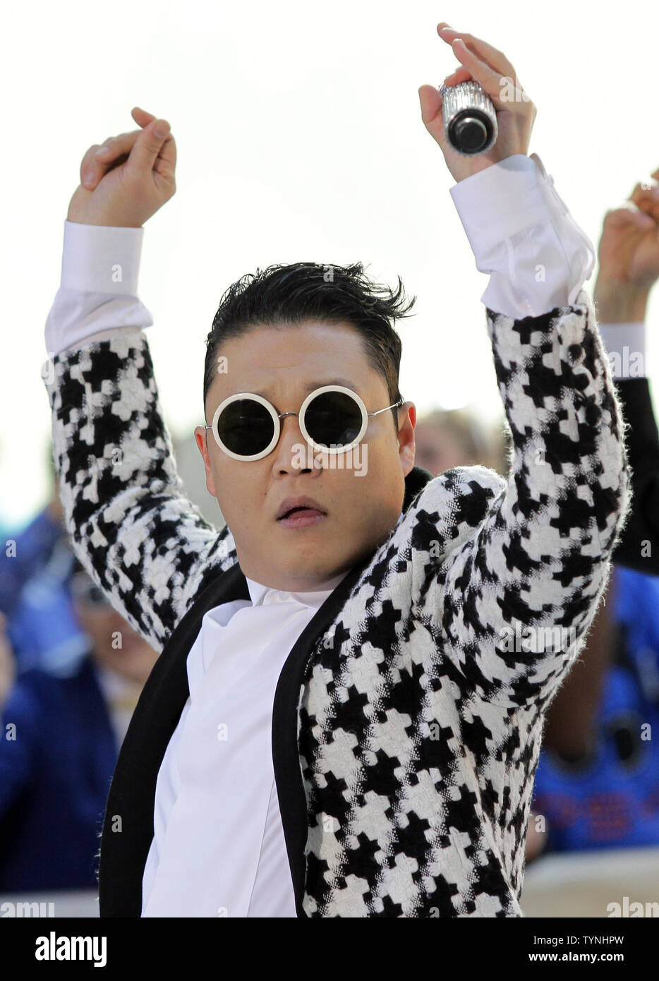 Psy hi-res stock photography and images - Alamy