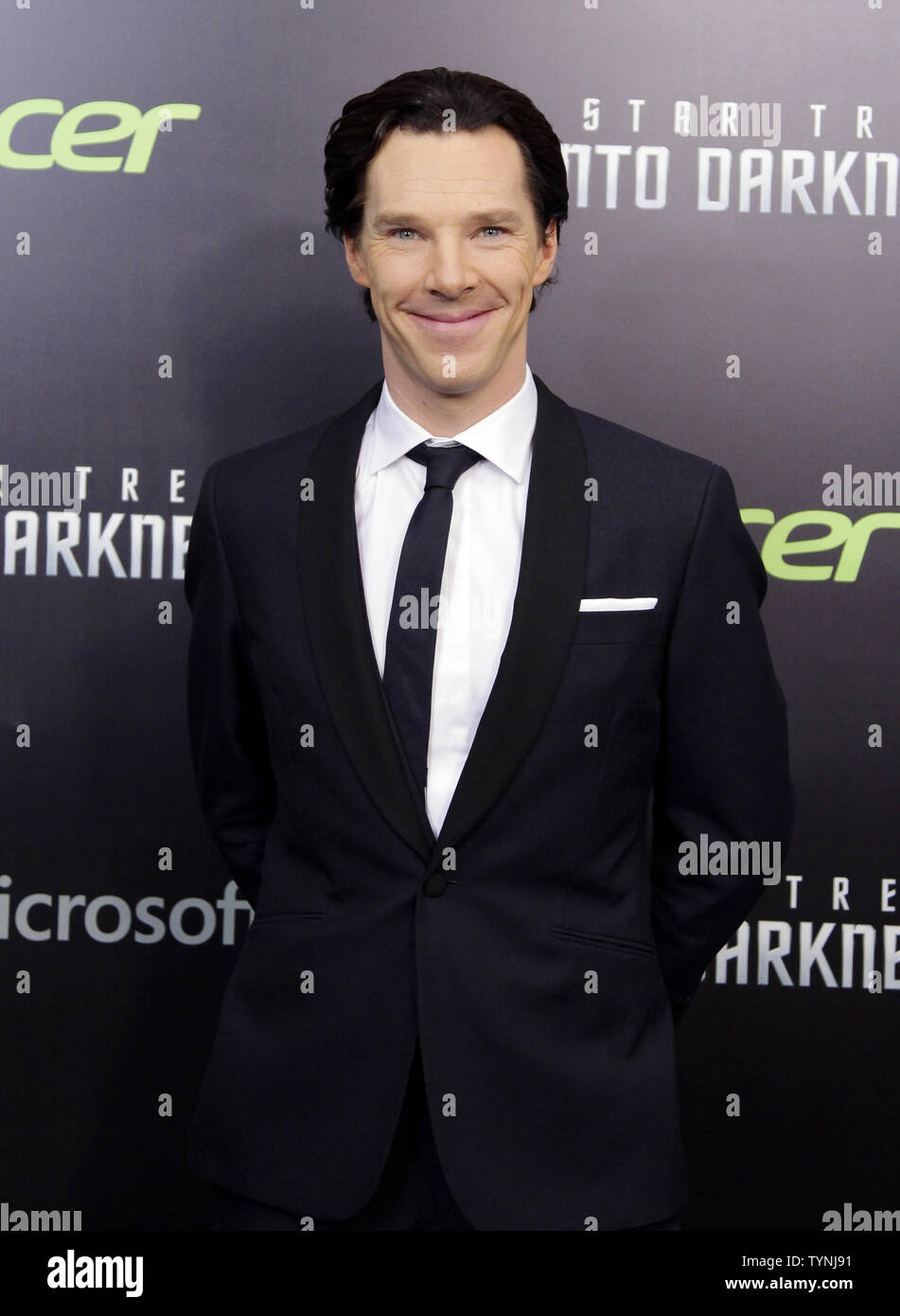 Benedict Cumberbatch arrives on the red carpet when Acer and Microsoft ...