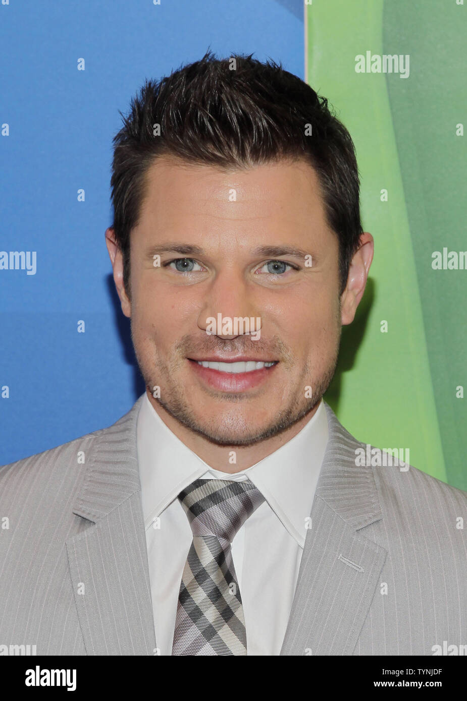 Nick Lachey arrives on the red carpet at the 2013 NBC Upfront ...