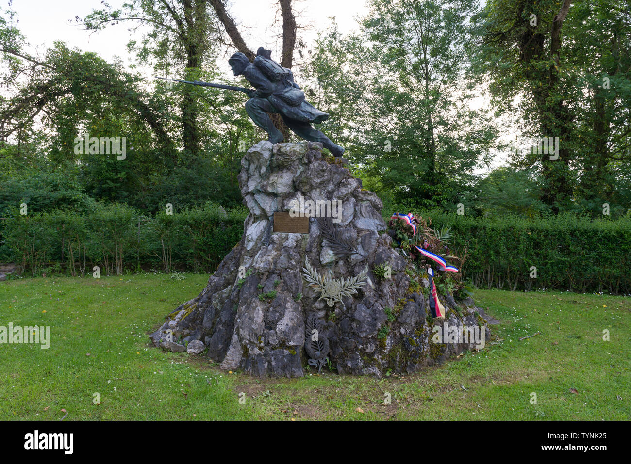 World War 1 memorial statue on French military graveyard near the ...